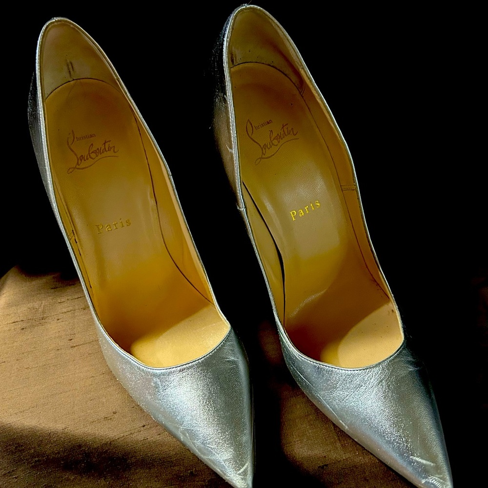 Christian Louboutin -So Kate High Heels - Gem